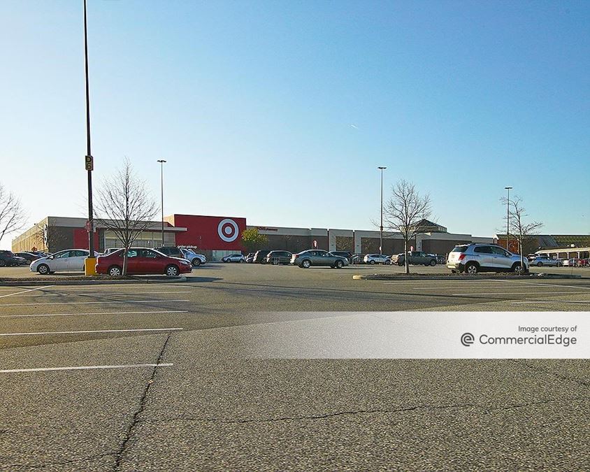 Christiana Mall - Target - 800 Christiana Mall | Retail Building