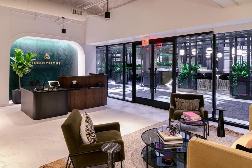 3200 East Camelback Road, Phoenix AZ | CommercialCafe