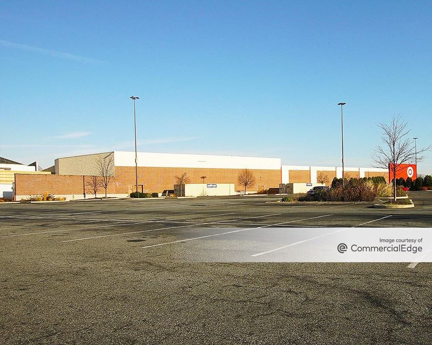 Christiana Mall - Target - 800 Christiana Mall | Retail Building