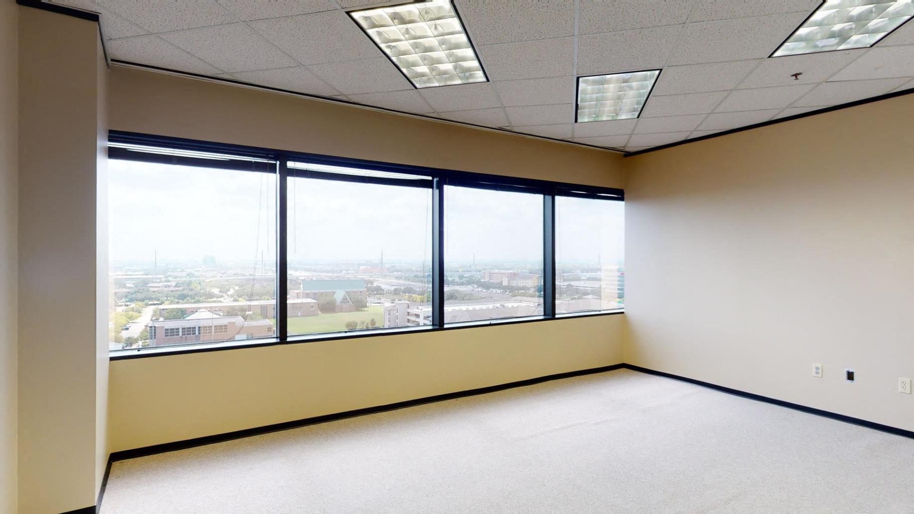 10333 Richmond - Accesso