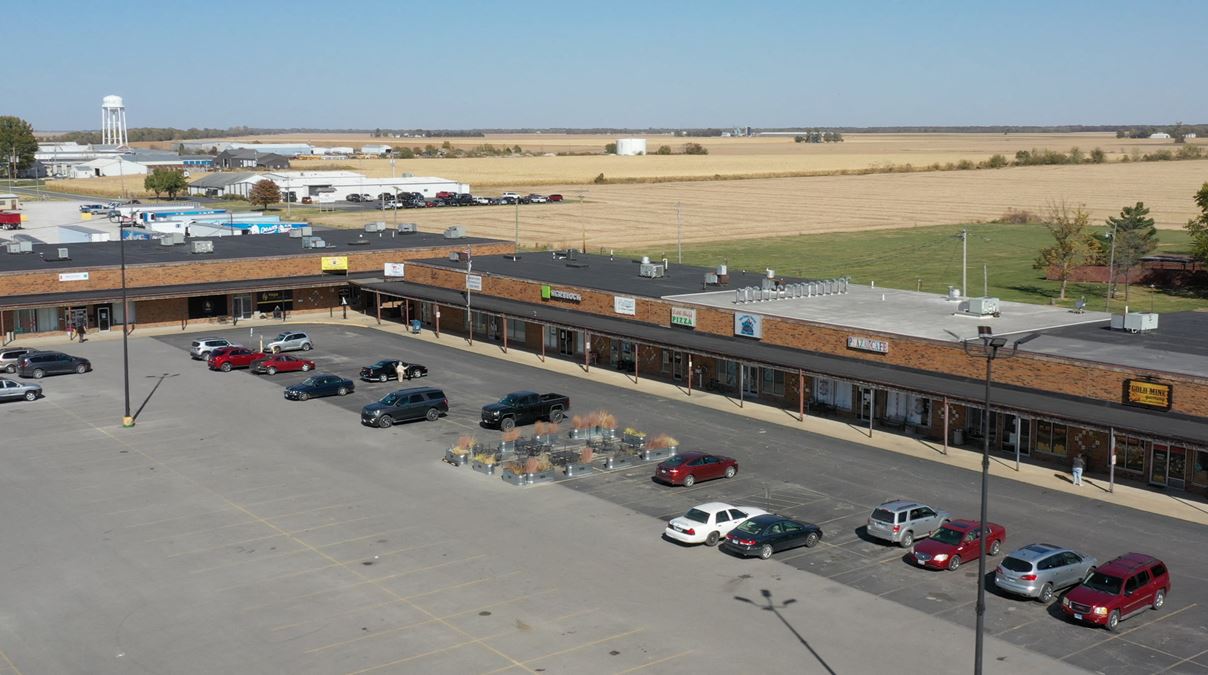 Carlinville Plaza - Carlinville Plaza | Retail Space
