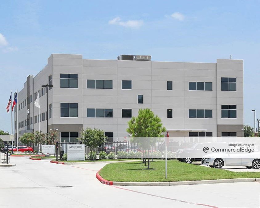 202 North Castlegory Road, Houston, TX 77049 | CommercialCafe.com