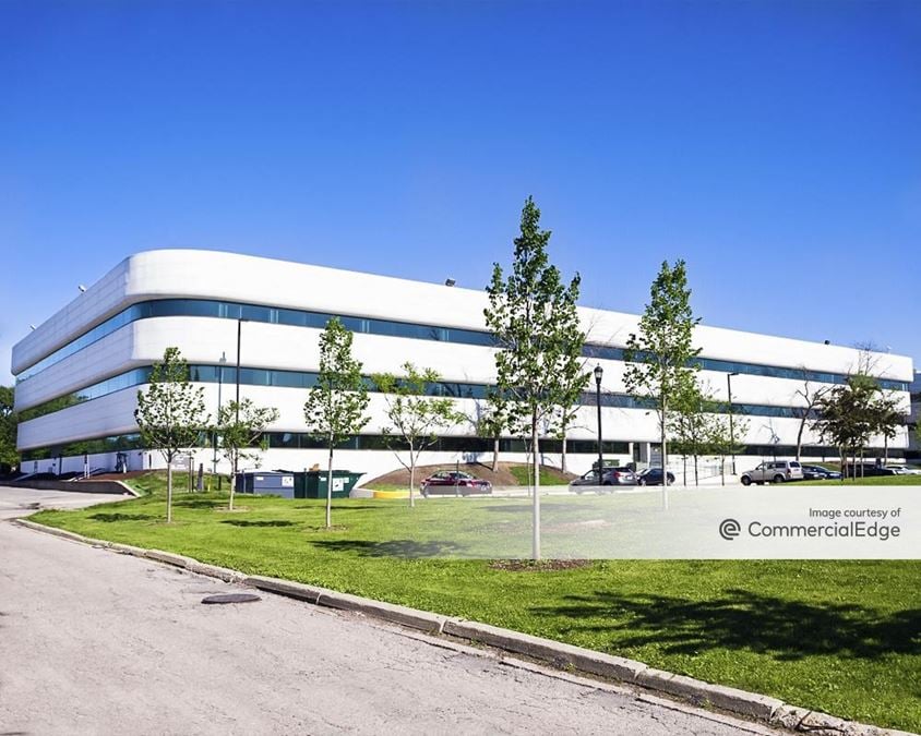 5450 North Cumberland Avenue, Chicago, IL 60656 | CommercialCafe.com