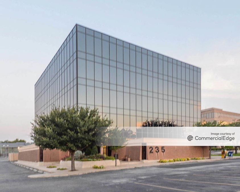 Spectrum Business Building - 235 NE Loop 820 | Office Building